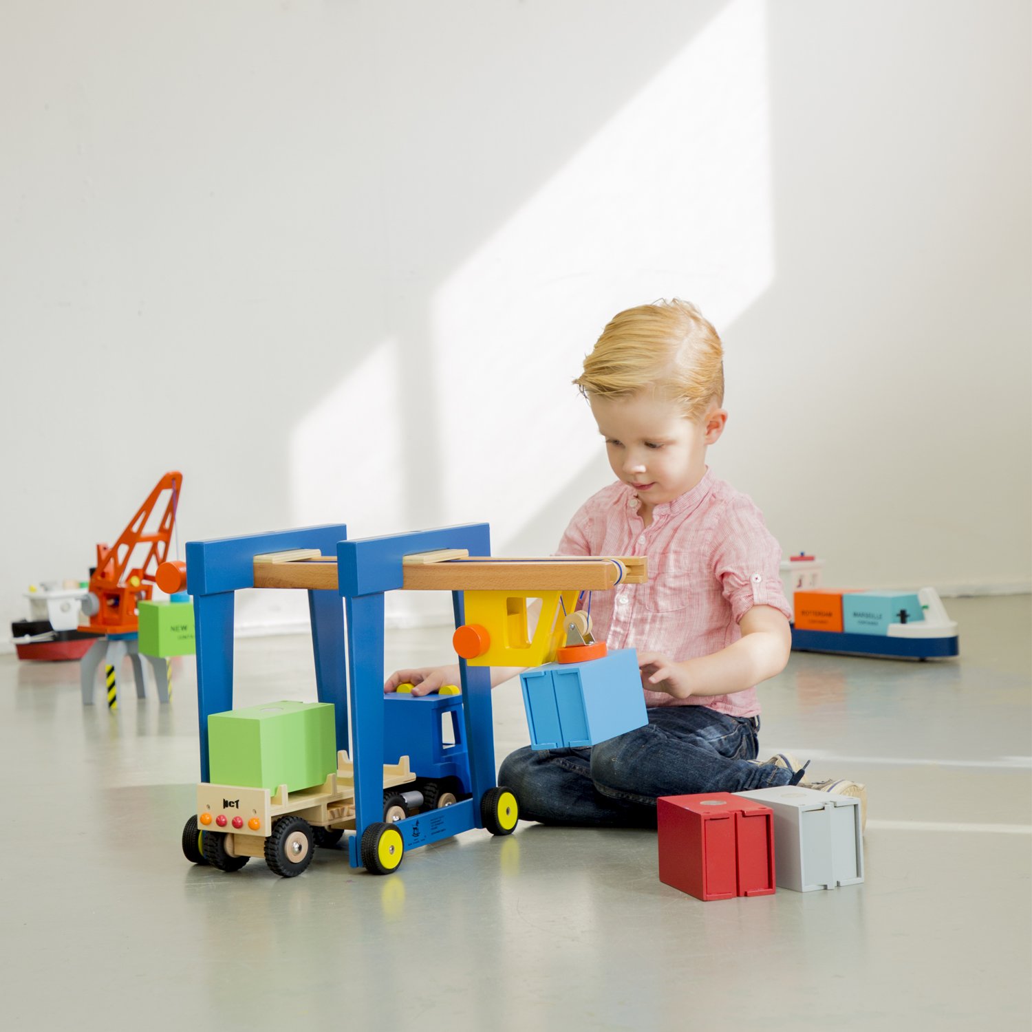 New Classic Toys ref 0930 Toy Container Crane with Wheels – TopToy