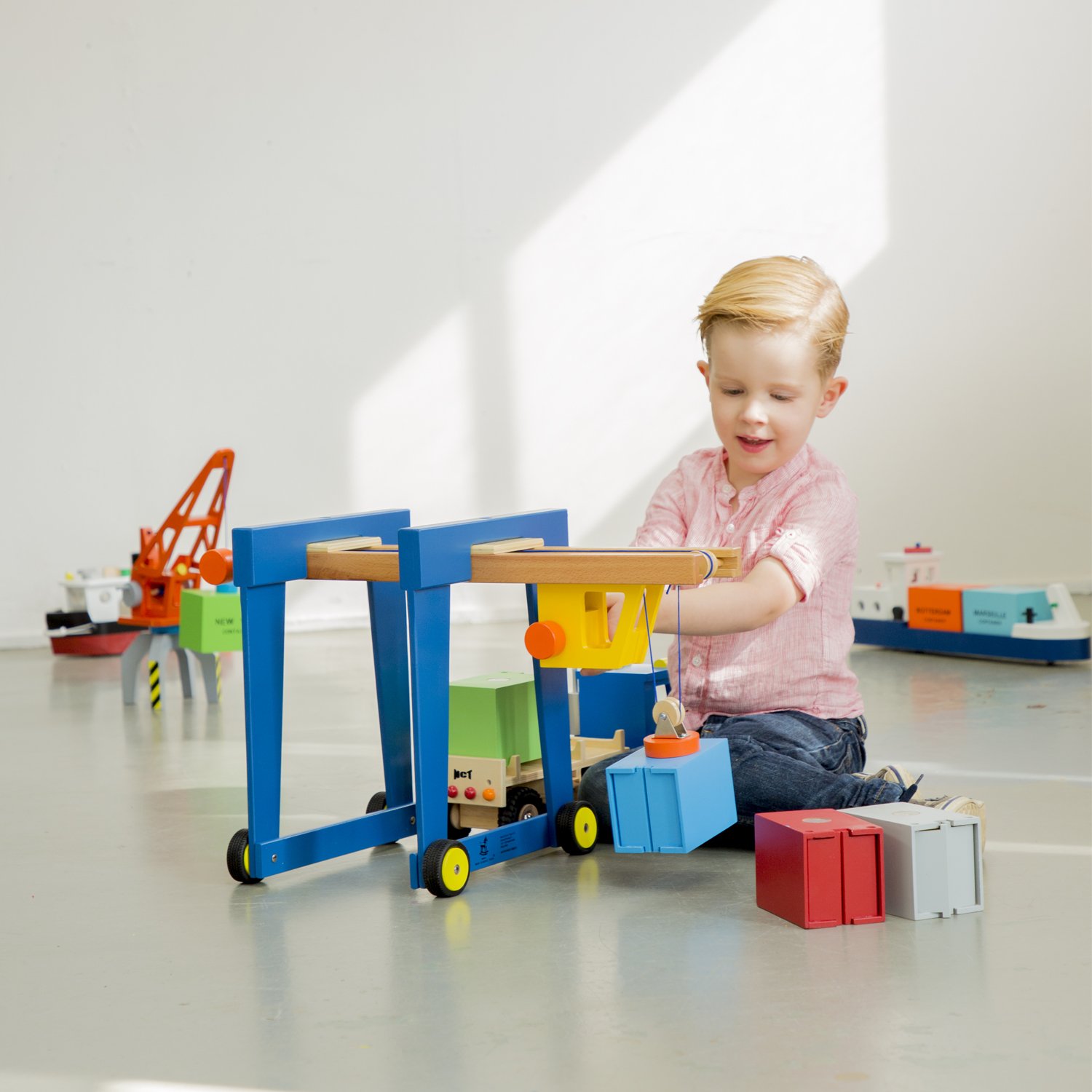 New Classic Toys ref 0930 Toy Container Crane with Wheels – TopToy
