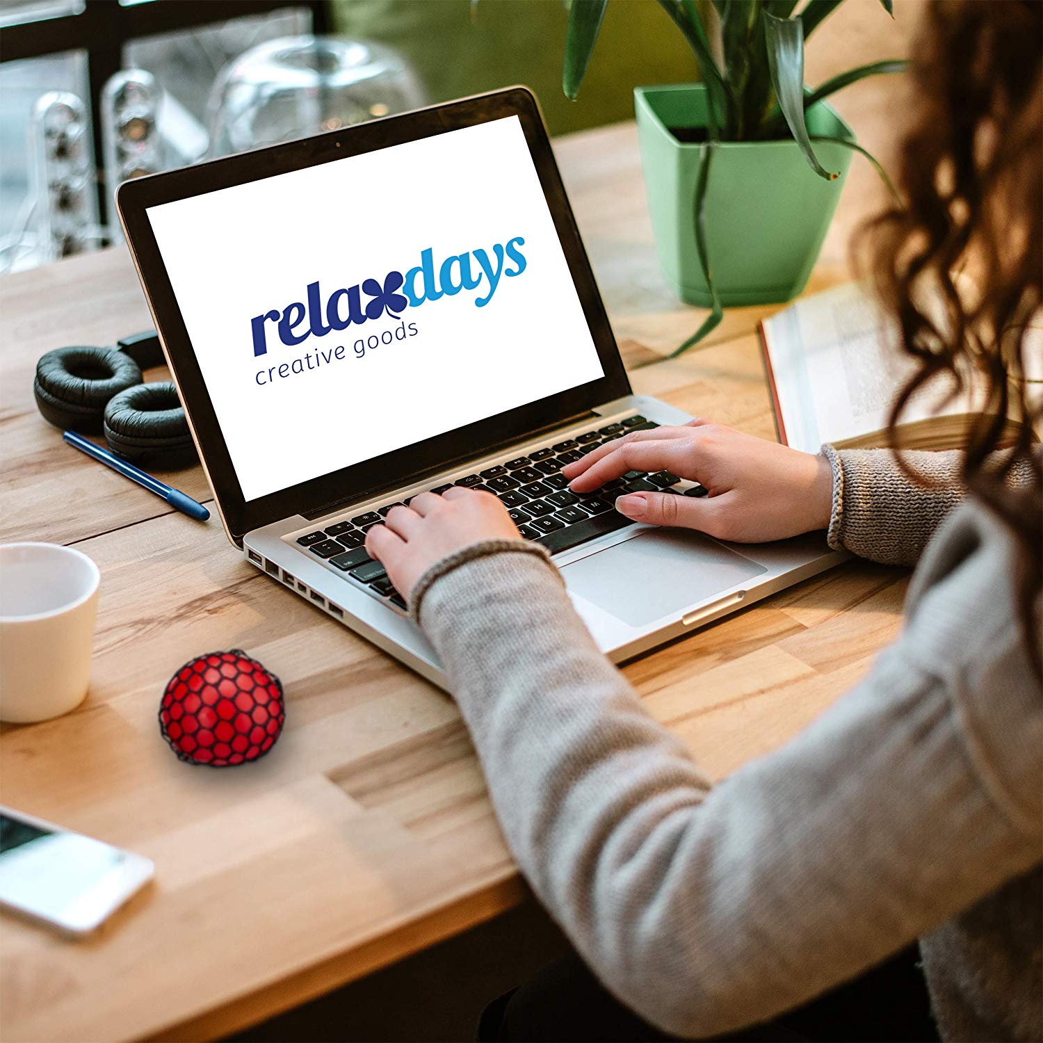 Relaxdays 10023773 Netted Anti-Stress Set of 12, for Kids and Adults ...