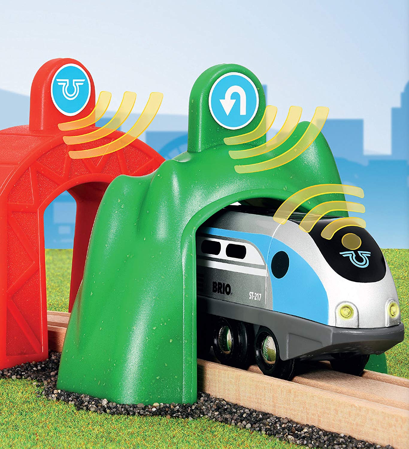 BRIO World Smart Tech Engine with Action Tunnels for Kids Age 3 Years ...