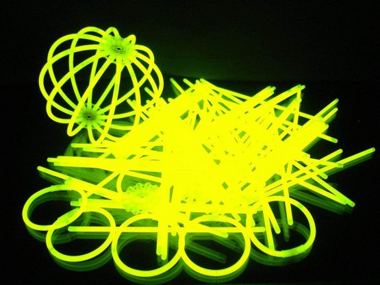 100 Glow Sticks Yellow Including 100 x TopFlex 2X Triple 2X Ball ...