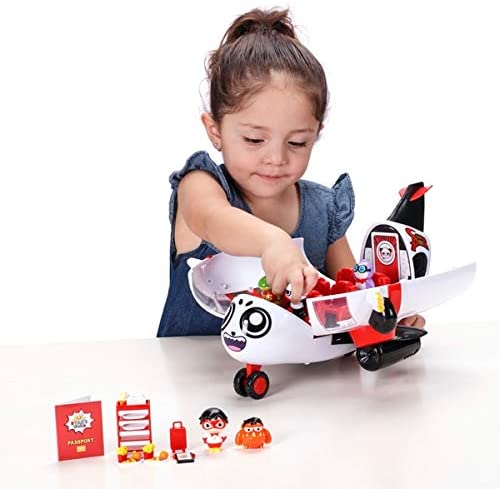 RYAN’S WORLD Panda Airplane Set with 6 Figures – TopToy